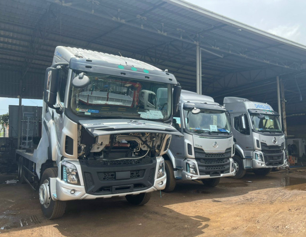 Xe nâng đầu chở máy Chenglong - 12 Tấn - CÔNG TY CP SẢN XUẤT XE CHUYÊN ...