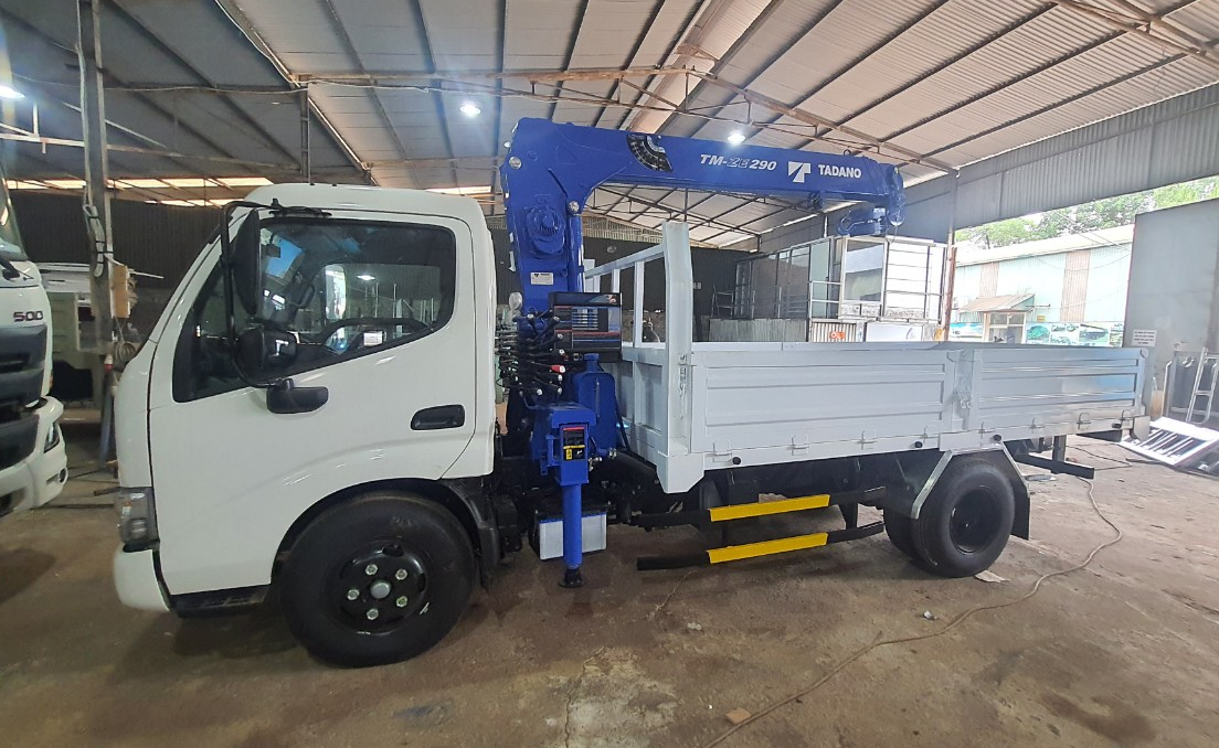 Xe tải Hino gắn cẩu Tadano 3 tấn 3 đốt - CÔNG TY CP SẢN XUẤT XE CHUYÊN ...